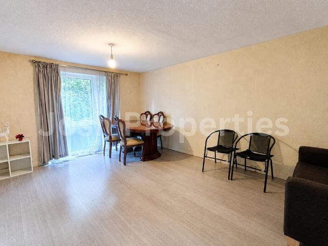 Dellow Close, Ilford IG2 2 bed flat to rent £1,650 pcm £381 pw
