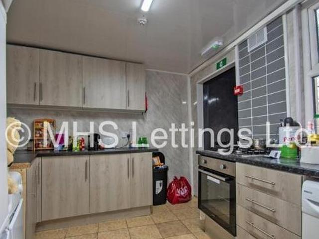 Delph Lane, Leeds, 4 Bedroom End