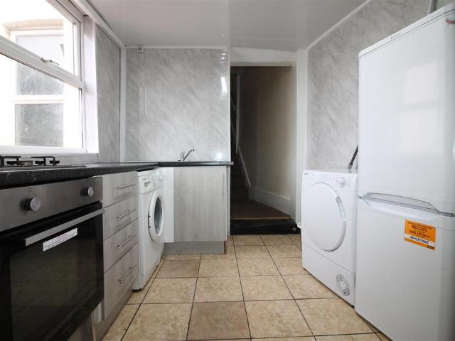 Delph Lane, Woodhouse, Leeds 4 bed house to rent £1,733 pcm £400 pw
