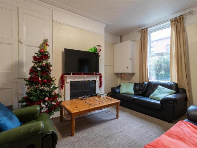 Delph Mount, Woodhouse, Leeds 5 bed house to rent £2,275 pcm £525 pw