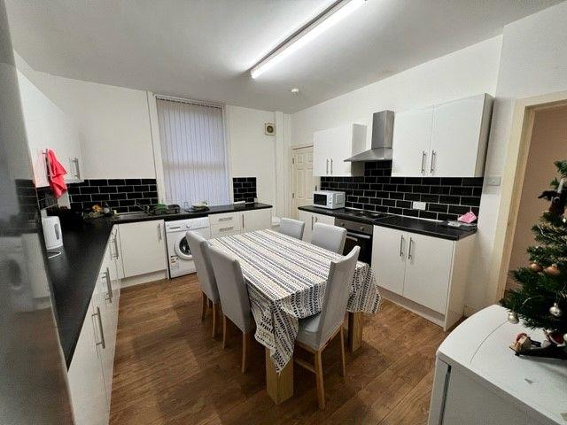 Delph Mount, Leeds LS6, 4 bed terraced house to rent, £1,390 pcm | PrimeLocation