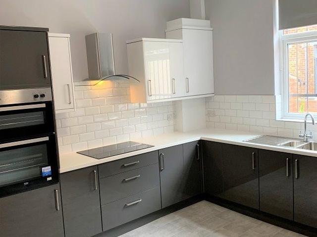 Delph Mount, Leeds LS6 5 bed house to rent £3,358 pcm £775 pw