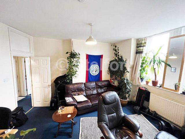 Deptford Broadway, London, SE8 1 bed flat to rent £1,450 pcm £335 pw