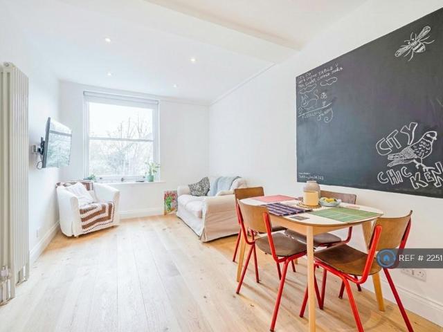 Deptford High St, London, SE8 3 bed flat to rent £2,999 pcm £692 pw