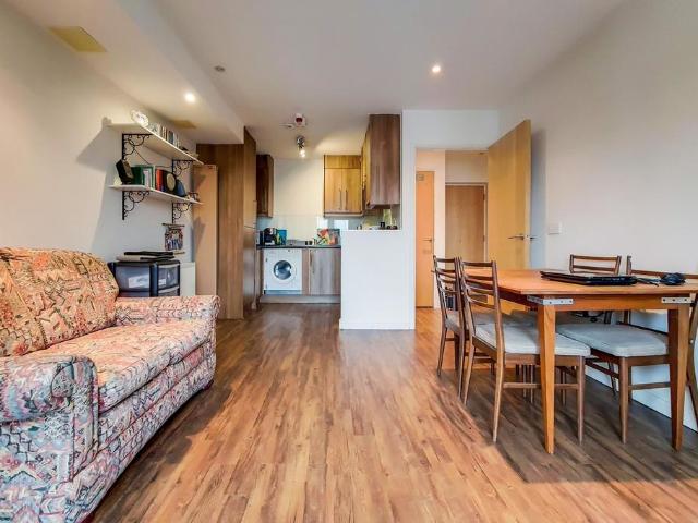 Deptford High Street, London, SE8 1 bed flat to rent £1,650 pcm £381 pw