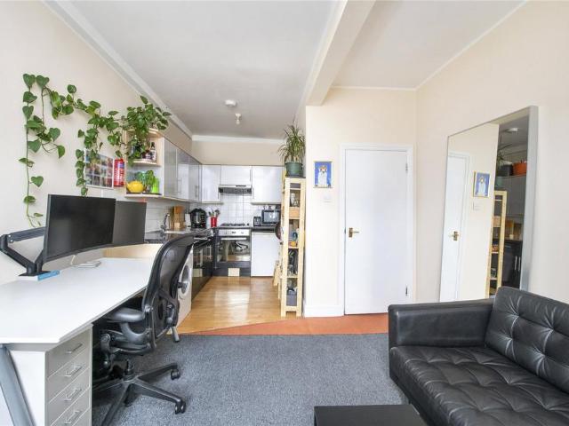 Deptford High Street, London, SE8 1 bed flat to rent £1,600 pcm £369 pw