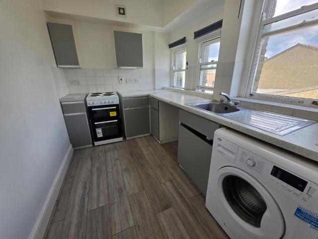Deptford High Street, London SE8 1 bed flat to rent £1,600 pcm £369 pw