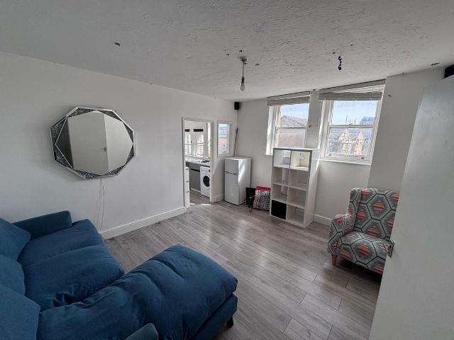 Deptford High Street, London SE8, 1 bed flat to rent, £1,600 pcm | PrimeLocation