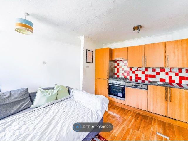 Deptford High Street, London SE8, 2 bed flat to rent, £1,950 pcm | PrimeLocation
