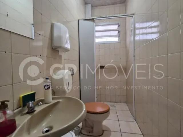 Depósito com 2.500 m² de área construída em terreno de 8.000 m² ampla área de manobra