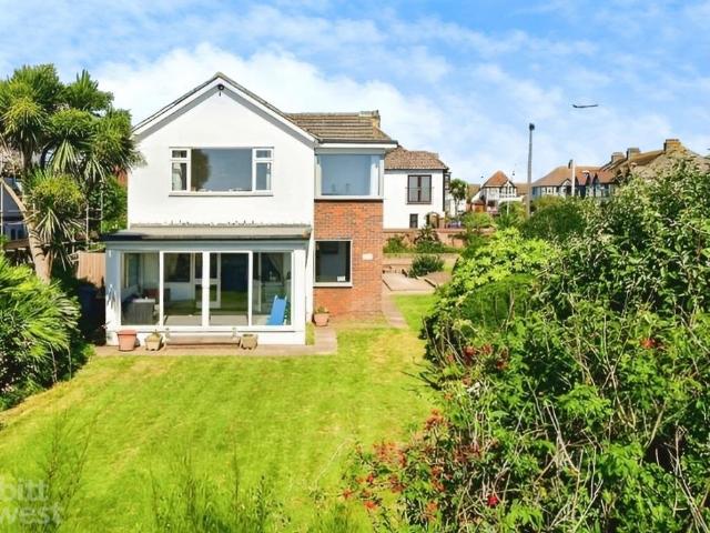 DEPOSIT ALTERNATIVE AVAILABLE. 5 bed detached house to rent £3,200 pcm £738 pw