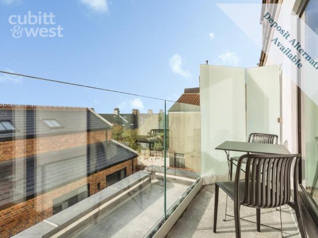 DEPOSIT ALTERNATIVE AVAILABLE, Hythe. 2 bed townhouse to rent £2,300 pcm £531 pw