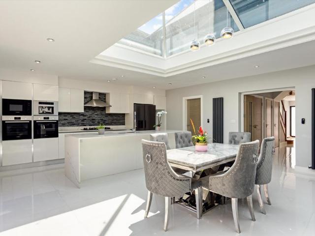 Derwent Avenue, London, SW15 4 bed detached house to rent £7,500 pcm £1,731 pw