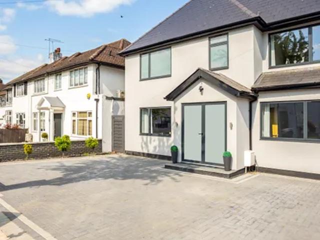 Derwent Avenue, London, SW15 3RA, United Kingdom | 4 bed house for rent #114293175 | Rentberry
