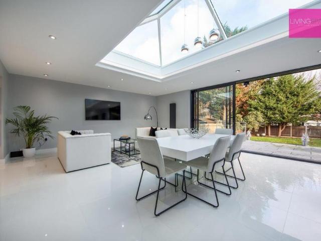 Derwent Avenue, Roehampton 5 bed detached house to rent £9,000 pcm £2,077 pw