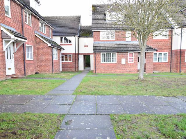 Derwent Close, Amersham HP7, 2 bed flat to rent, £1,600 pcm | PrimeLocation
