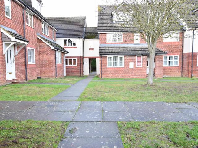 Derwent Close, Amersham, HP7 2 bed flat to rent £1,600 pcm £369 pw