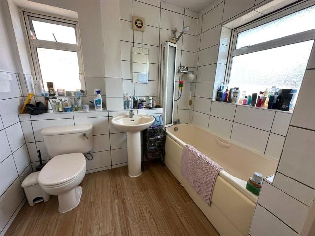 Derwent Close, Farnborough, Hampshire, GU14
