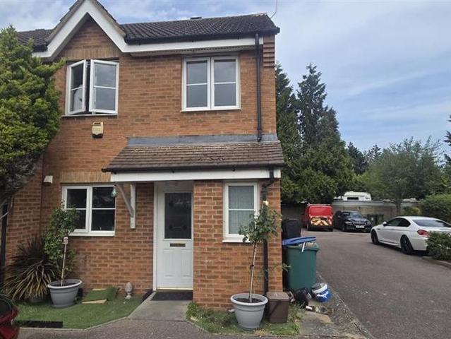 Derwent Close, Watford 3 bed end of terrace house to rent £1,995 pcm £460 pw