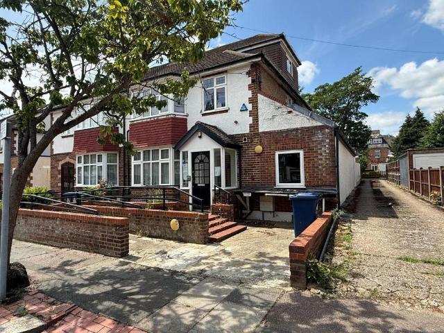 Derwent Crescent, London, N20 4 bed house to rent £3,200 pcm £738 pw