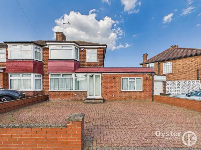 Derwent Crescent, Stanmore, HA7 5 bed semi detached house to rent £3,000 pcm £692 pw