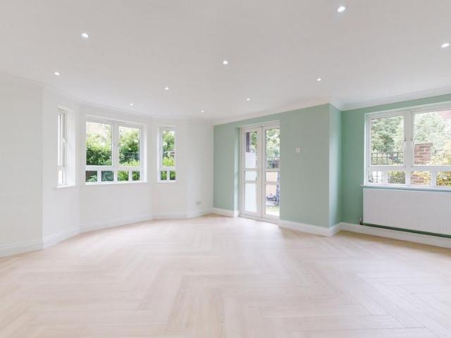 Derwent House, May Bate Avenue. 2 bed apartment to rent £2,650 pcm £612 pw