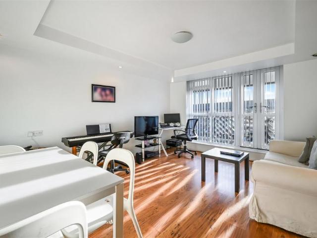 Derwent Road, Raynes Park SW20 1 bed flat to rent £1,650 pcm £381 pw