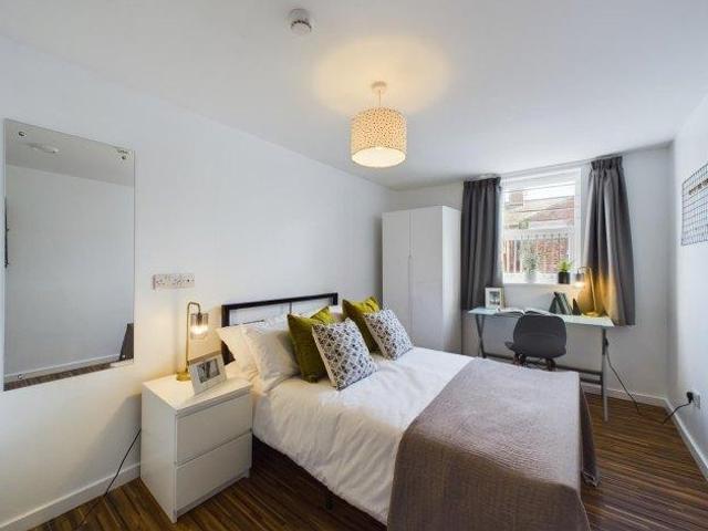 Deramore Street 6 bed house share to rent £4,260 pcm £983 pw