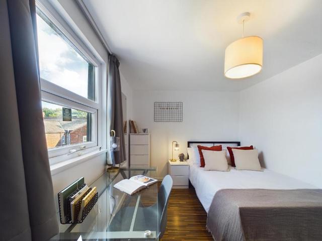 Deramore Street, Manchester M14 6 bed house to rent £4,264 pcm £984 pw