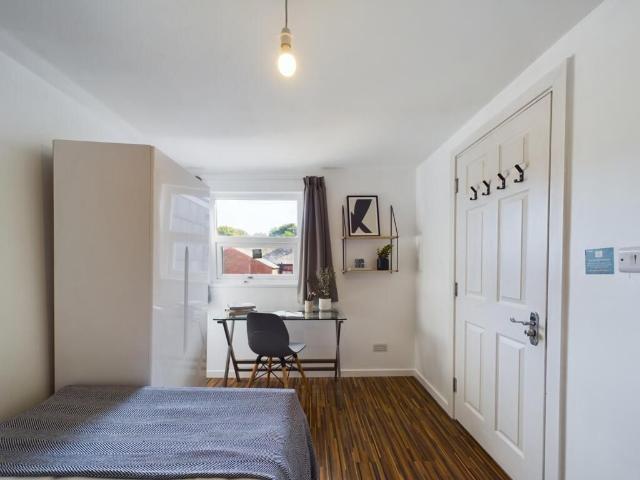 Deramore Street, Manchester M14, 6 bed shared accommodation to rent, £713 pcm | PrimeLocation