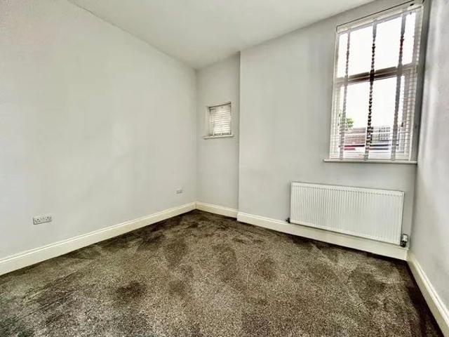 Derby Lane, L13