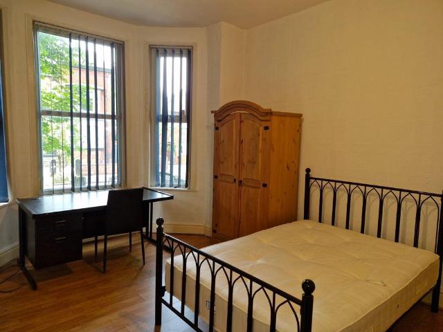Derby Road, Manchester M14 5 bed semi detached house to rent £2,492 pcm £575 pw
