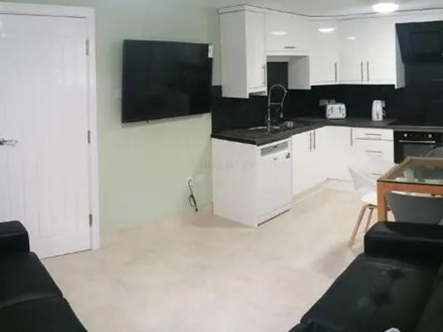 Derby Road, Manchester, M14 6UR, United Kingdom | 6 bed apartment for rent #16540756 | Rentberry