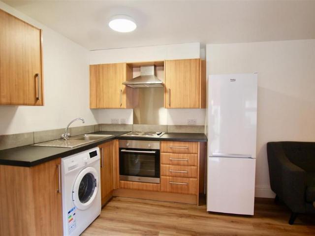 Derby Road, Nottingham. 3 bed flat to rent £1,170 pcm £270 pw