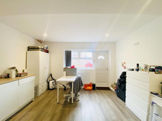 Derby Road, Nottingham NG7, Studio to rent, £802 pcm | PrimeLocation