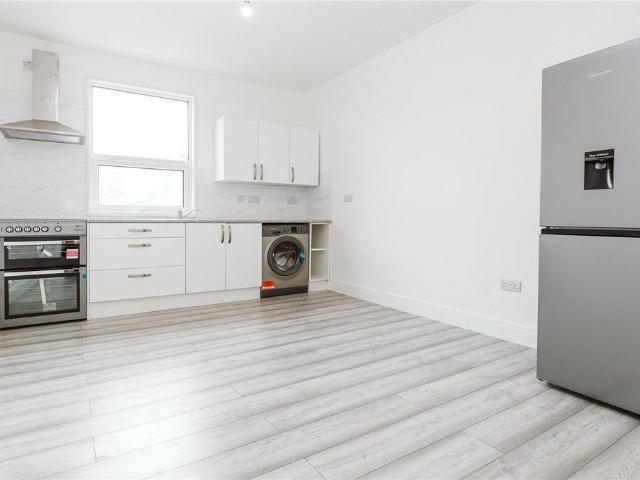 Derby Road, Bishopston, Bristol, BS7 2 bed apartment to rent £1,600 pcm £369 pw