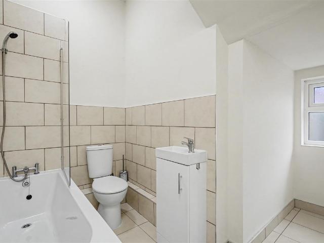 Derby Road, Long Eaton, Nottingham NG10, 2 bed flat to rent, £1,075 pcm | PrimeLocation