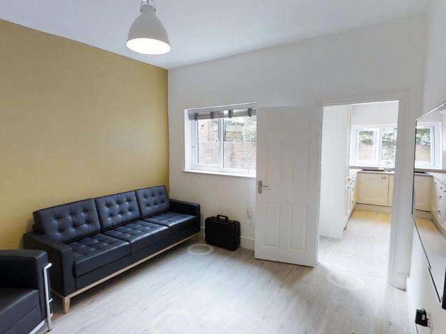 Derby Road, Loughborough LE11 5 bed house to rent £2,935 pcm £677 pw