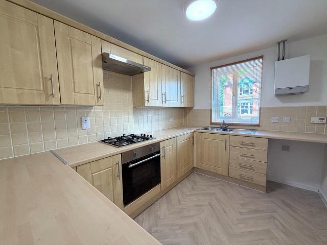 Derby Road, Uttoxeter 3 bed terraced house to rent £1,095 pcm £253 pw