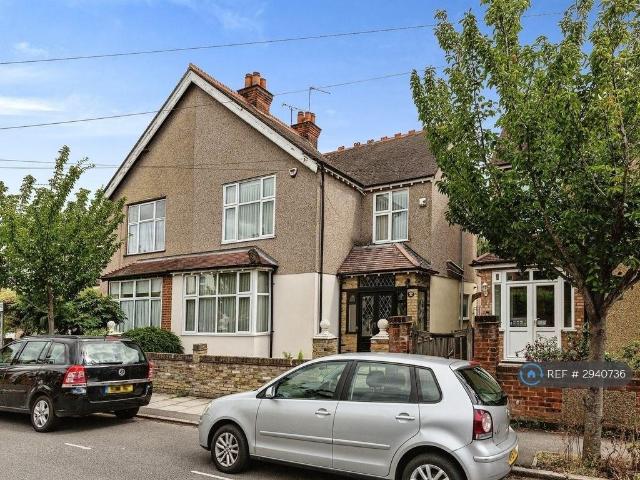Derby Road, Uxbridge, UB8 5 bed semi detached house to rent £3,950 pcm £912 pw