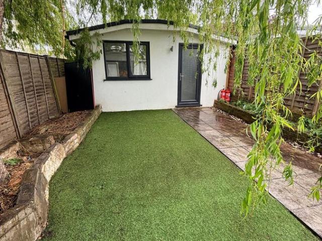 Derby Road, West Croydon CR0, Room to rent, £950 pcm | PrimeLocation