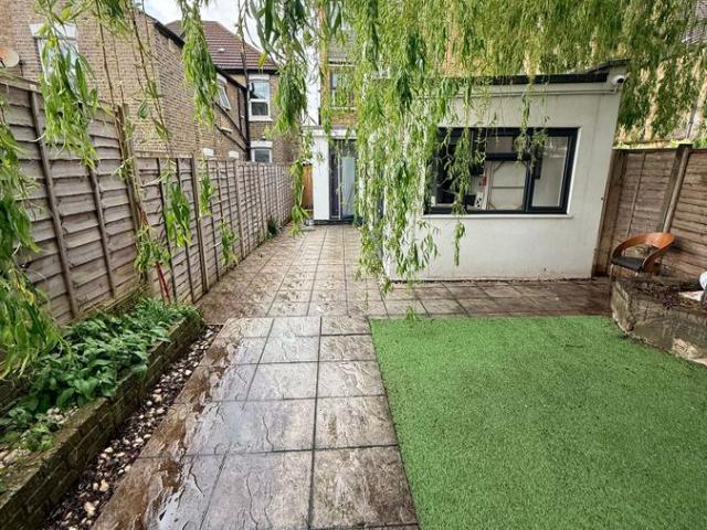 Derby Road, West Croydon CR0, Room to rent, £975 pcm | PrimeLocation