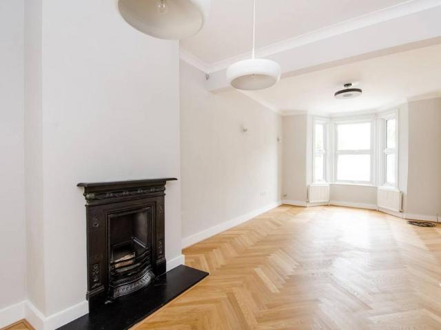 Derby Road, Wimbledon, London, SW19 4 bed end of terrace house to rent £4,750 pcm £1,096 pw