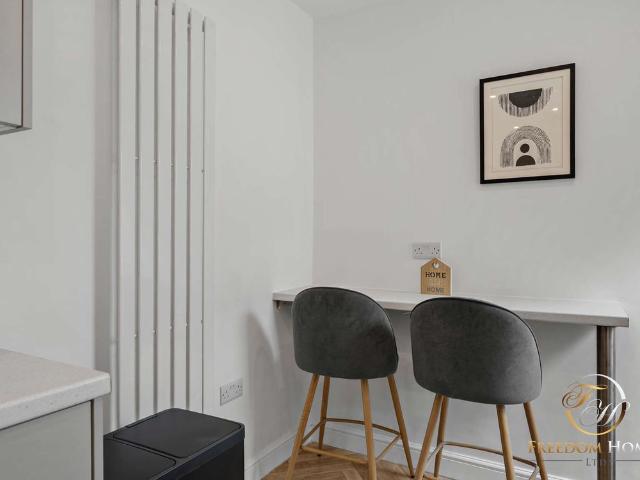 Derbyshire Lane Room 6