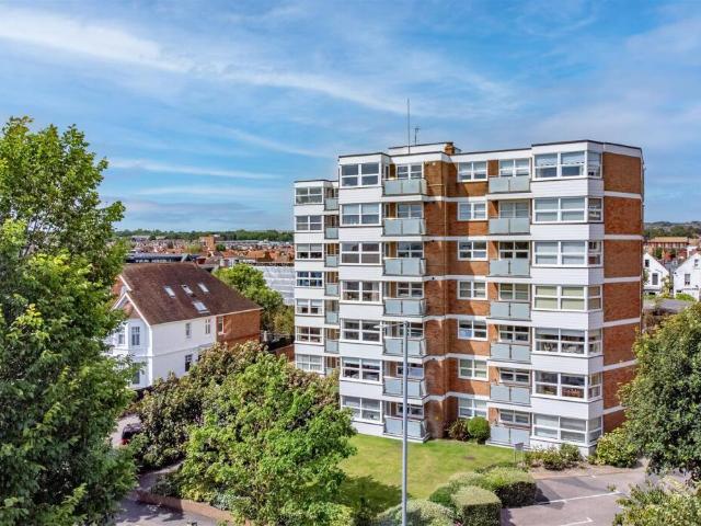 Derek House, Hove 2 bed flat to rent £1,550 pcm £358 pw