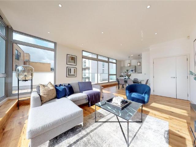 Dereham Place, Shoreditch, London, EC2A 3 bed apartment to rent £5,000 pcm £1,154 pw