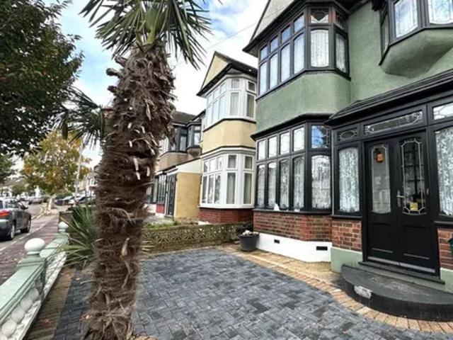 Dereham Road, London, IG11 9HA, United Kingdom | 6 bed house for rent #133220028 | Rentberry