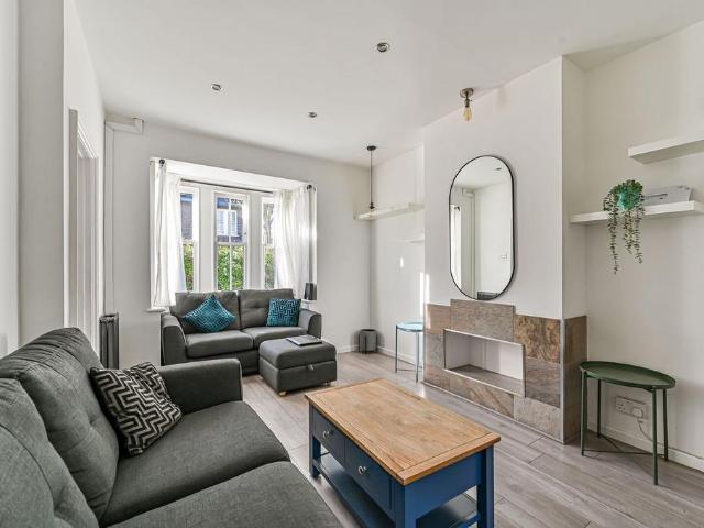 Derinton Road, Tooting, London, SW17 2 bed terraced house to rent £3,300 pcm £762 pw