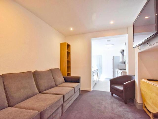 Derry Avenue, Mutley, Plymouth PL4, 5 bed property to rent, £2,448 pcm | PrimeLocation