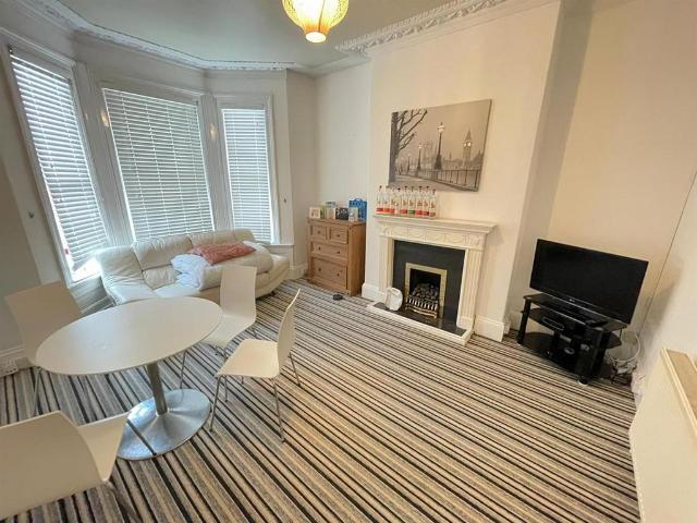 Derry Avenue, Plymouth PL4 4 bed house to rent £2,565 pcm £592 pw